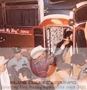 WM RARE 1970houston getn on bus | The Elvis Expert